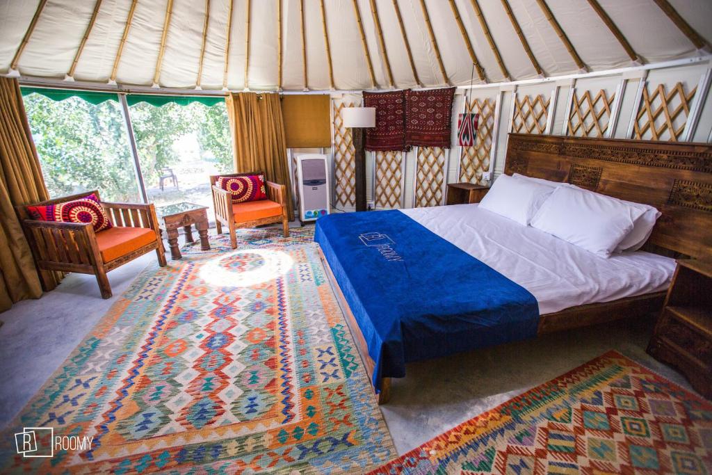 Roomy Yurts, Gulmit – MTM Booking